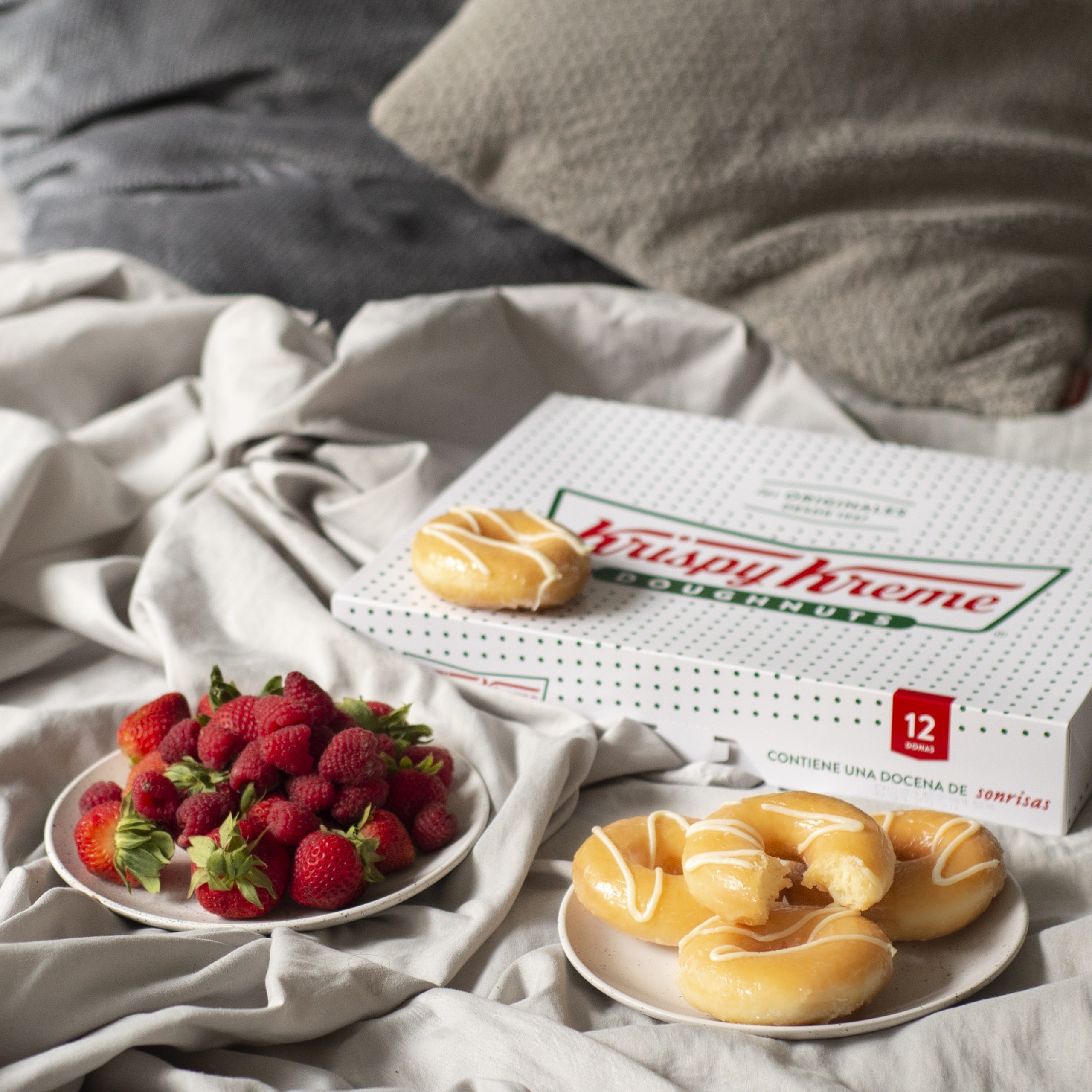 5 momentos Krispy Kreme para disfrutar la nueva dona Glaseada Original rellena de La Lechera ...